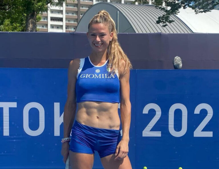 Camila Giorgi shows off famous Sports Illustrated bikini body in ...
